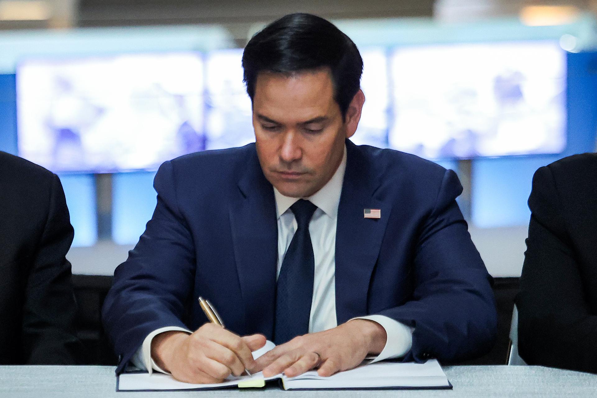 Rubio aterriza en Arabia Saudí en la segunda escala de su primera gira ...