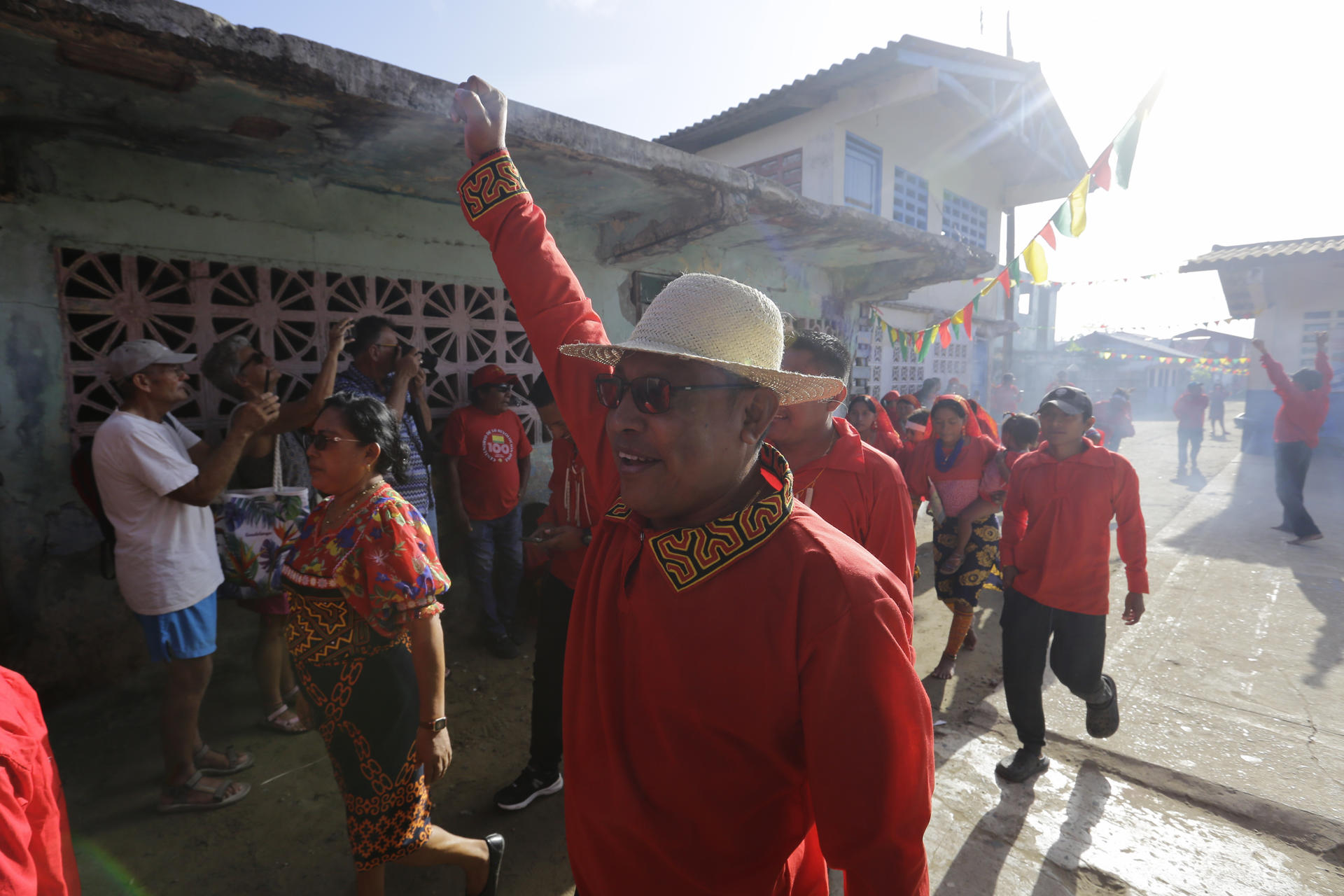 Los indígenas gunas continúan la lucha por su identidad tras cien años ...