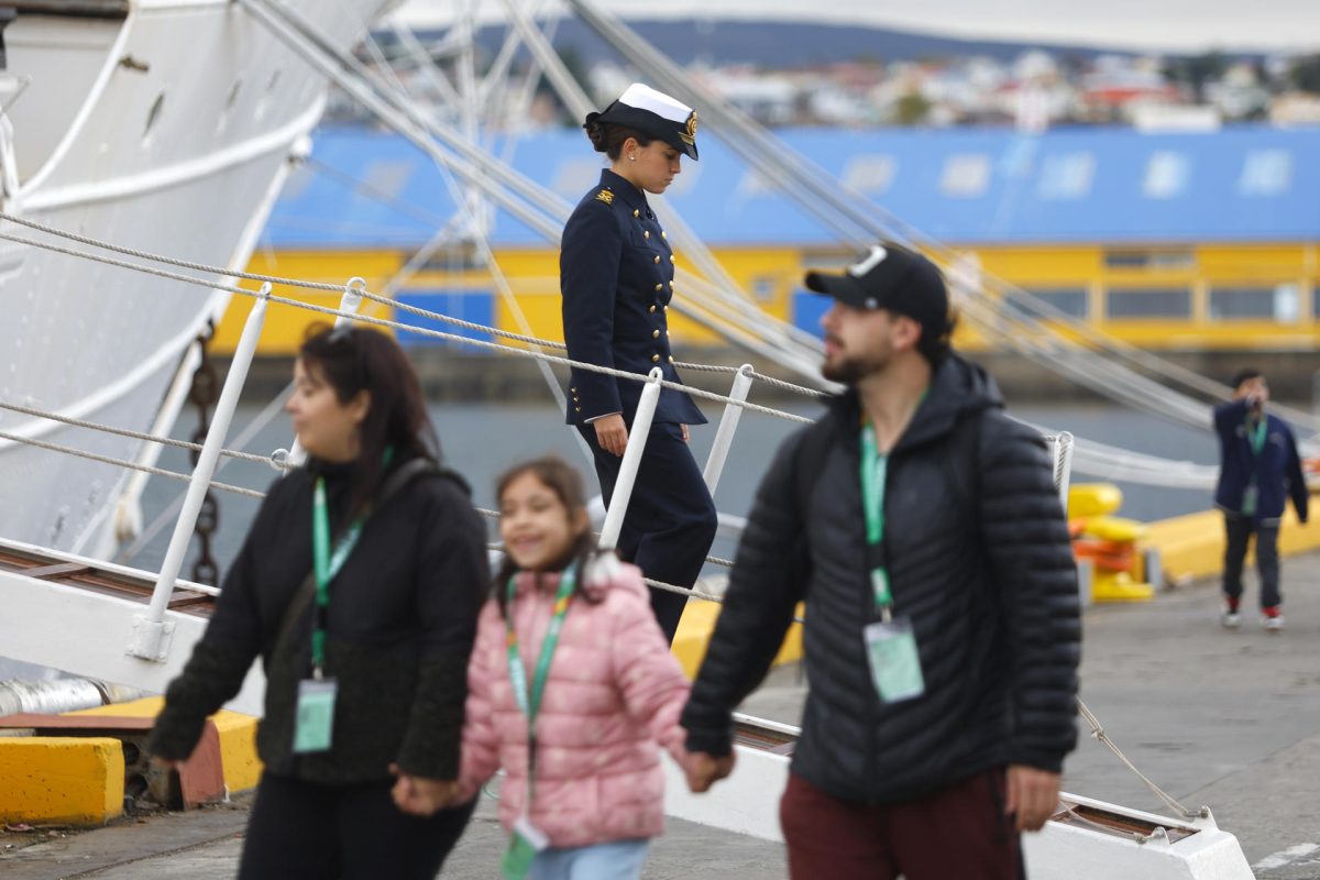 Más de 1.500 personas visitan Elcano en Punta Arenas: "Es de los buques ...