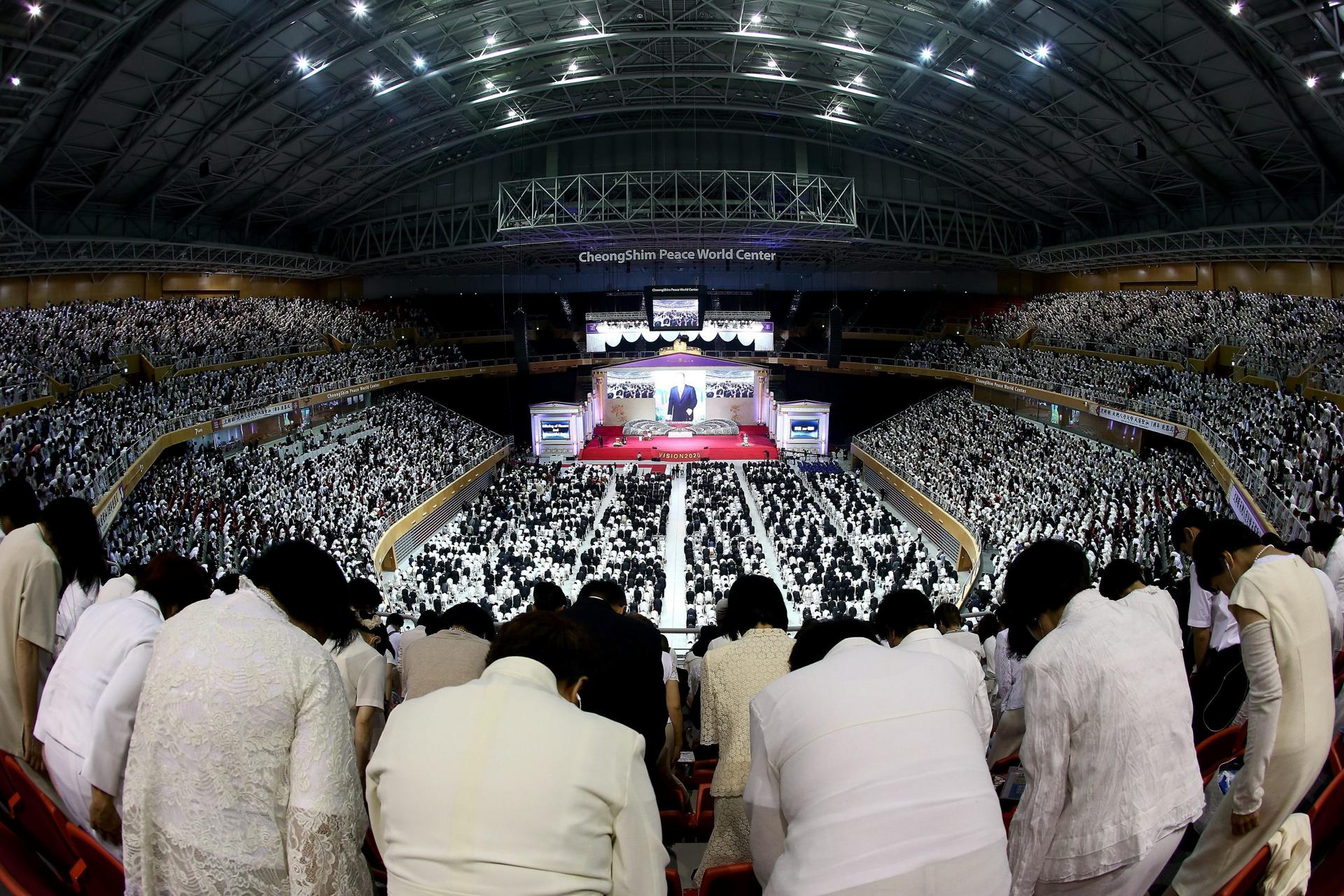 La secta Moon, el polémico credo con influencia global y vetado en ...