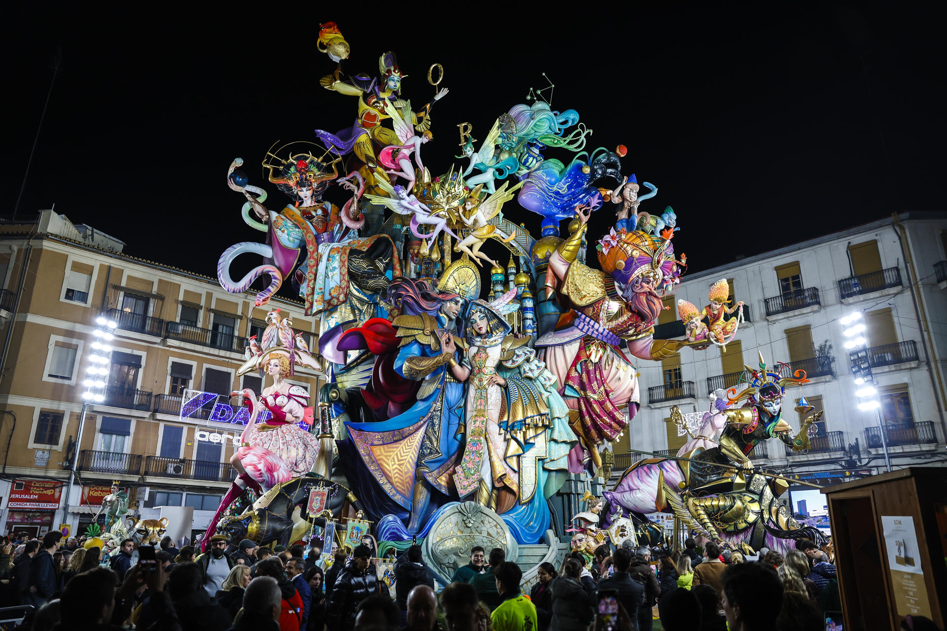 La popular tradición española de las fallas invita a reflexionar sobre ...