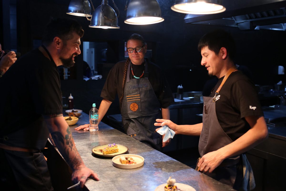 Chef de la nación Sioux cocina en Bolivia para reivindicar la comida ...