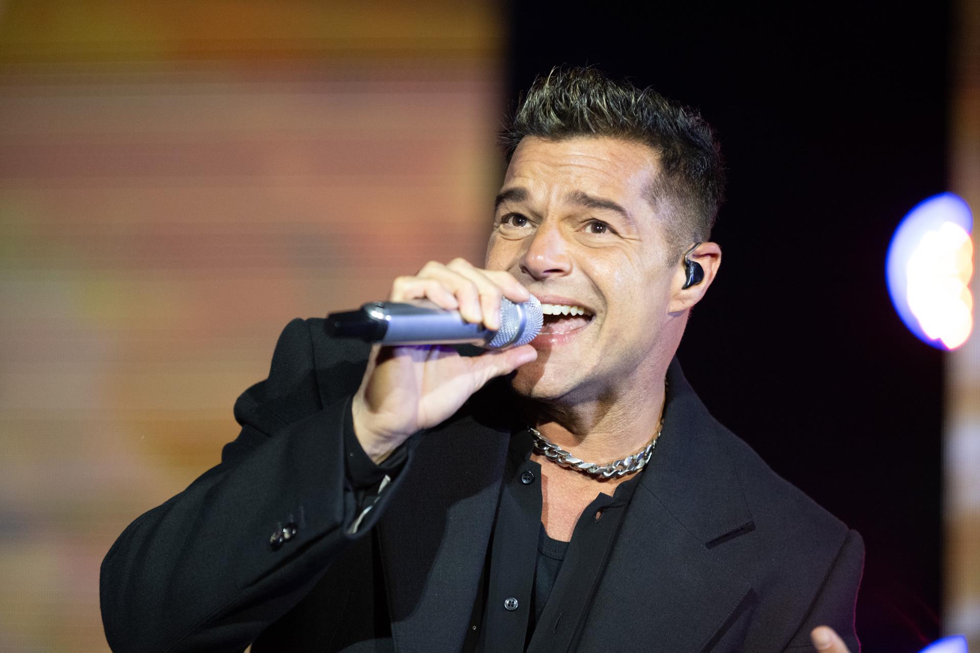 Desestiman demanda de Ricky Martin contra su sobrino por extorsión, persecución y daños | Qué Pasa