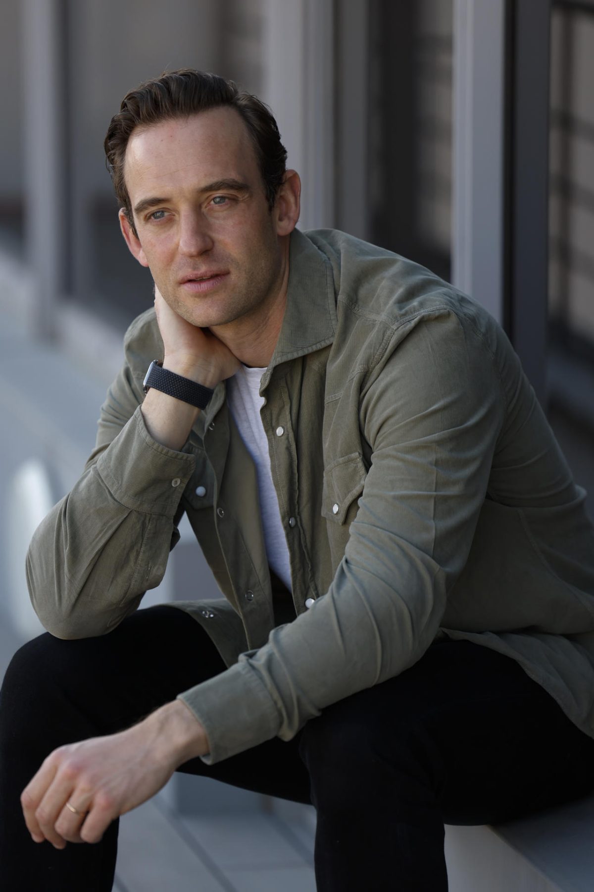 Joël Dicker alerta del riesgo para la democracia de una generación que ...