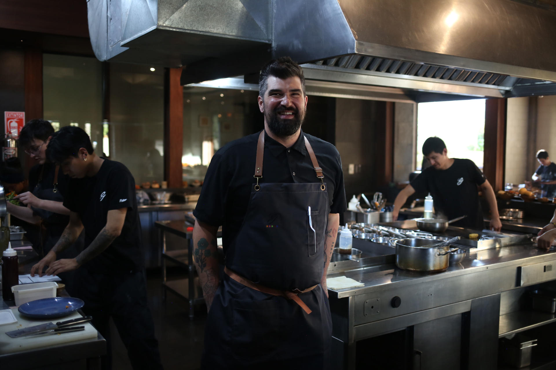 Chef de la nación Sioux cocina en Bolivia para reivindicar la comida ...