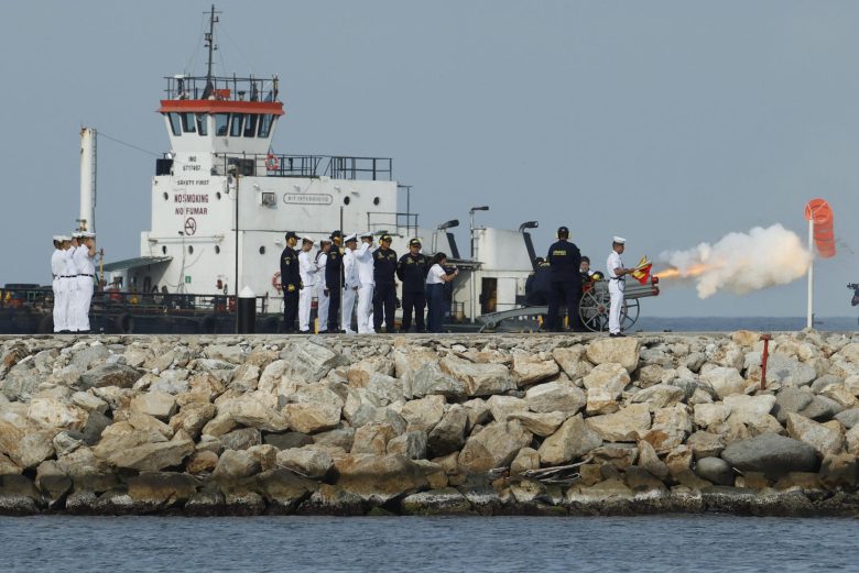 El Juan Sebastián Elcano llega a Santa Marta con la princesa Leonor a ...