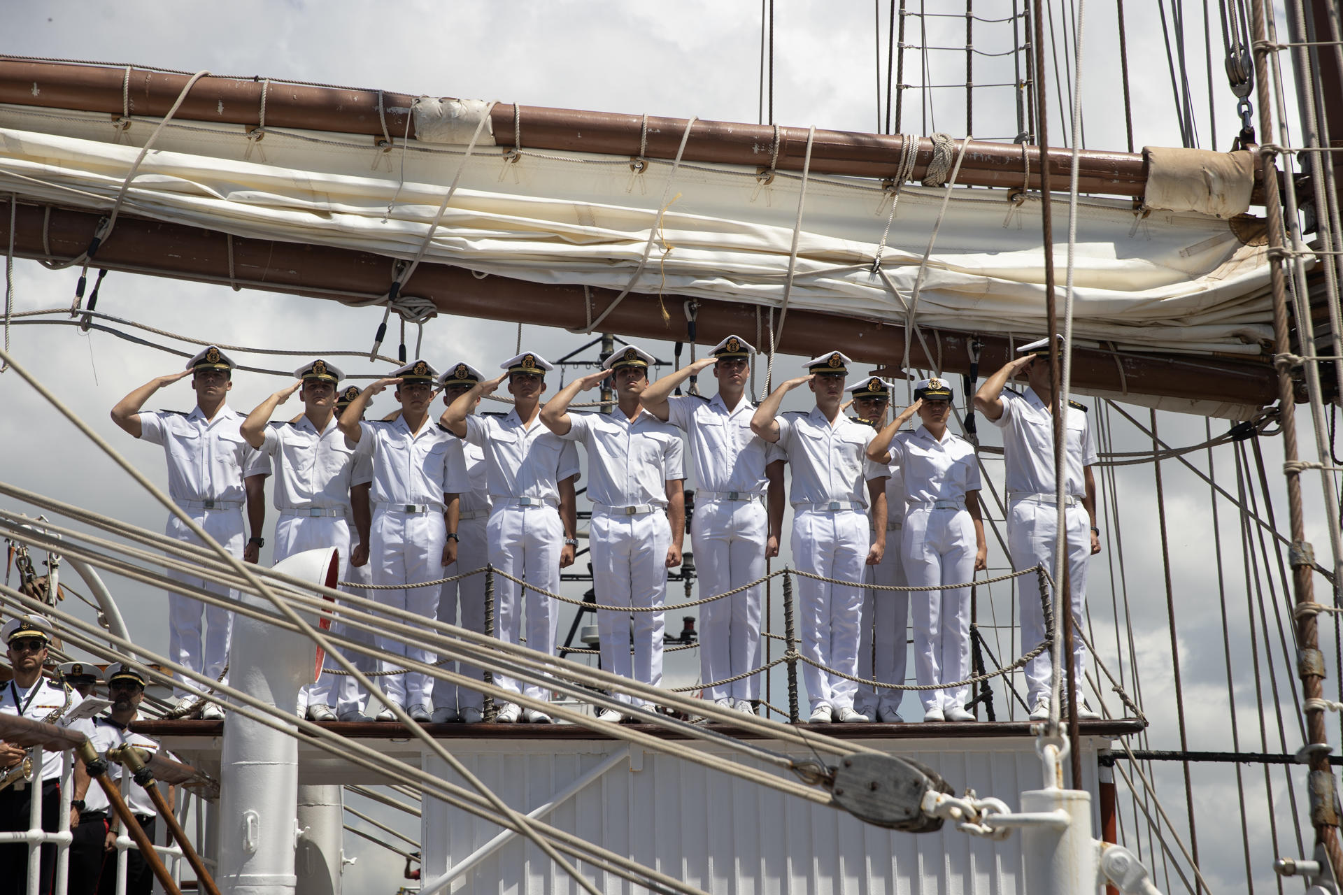 El Juan Sebastián Elcano sale de Santo Domingo con la princesa Leonor ...