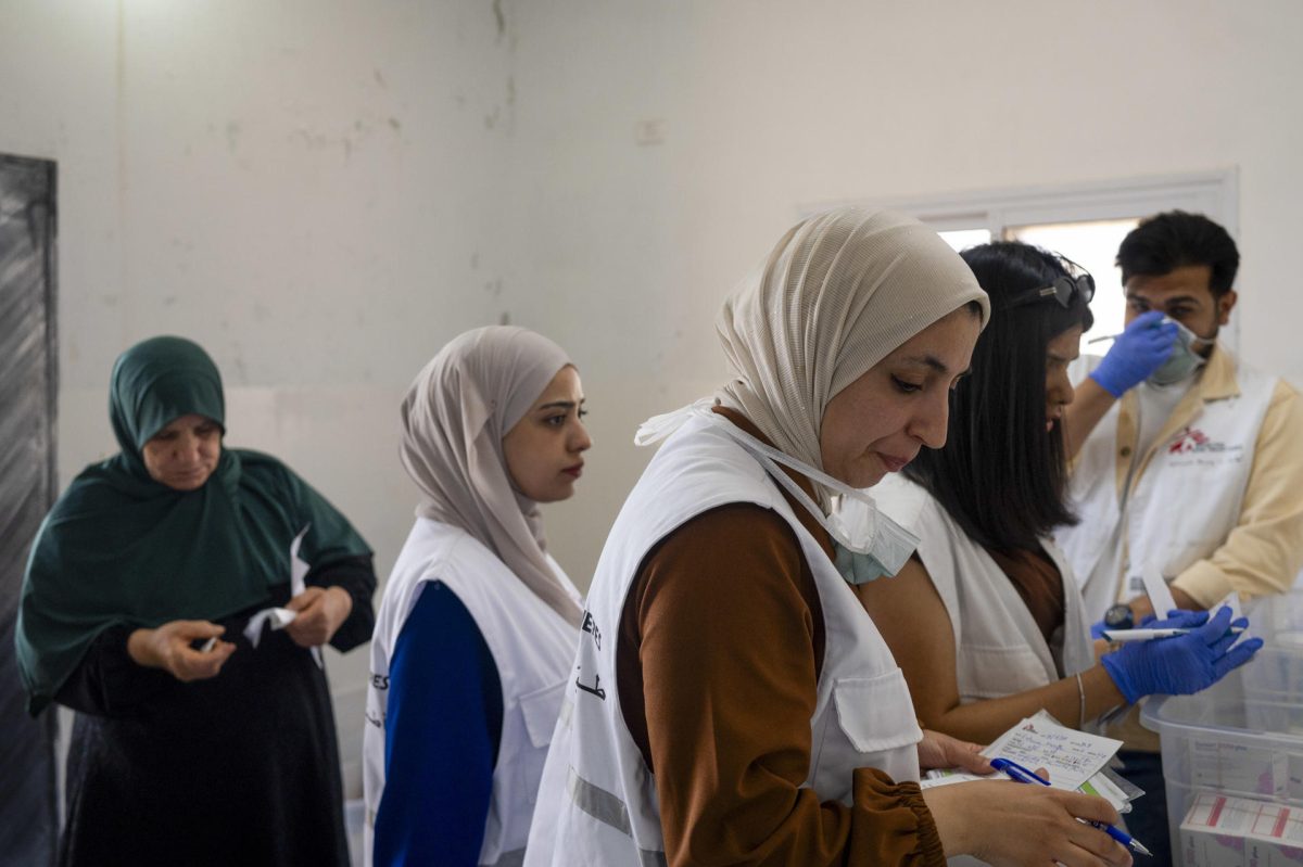 Un día en la clínica para palestinos que viven asediados por colonos ...