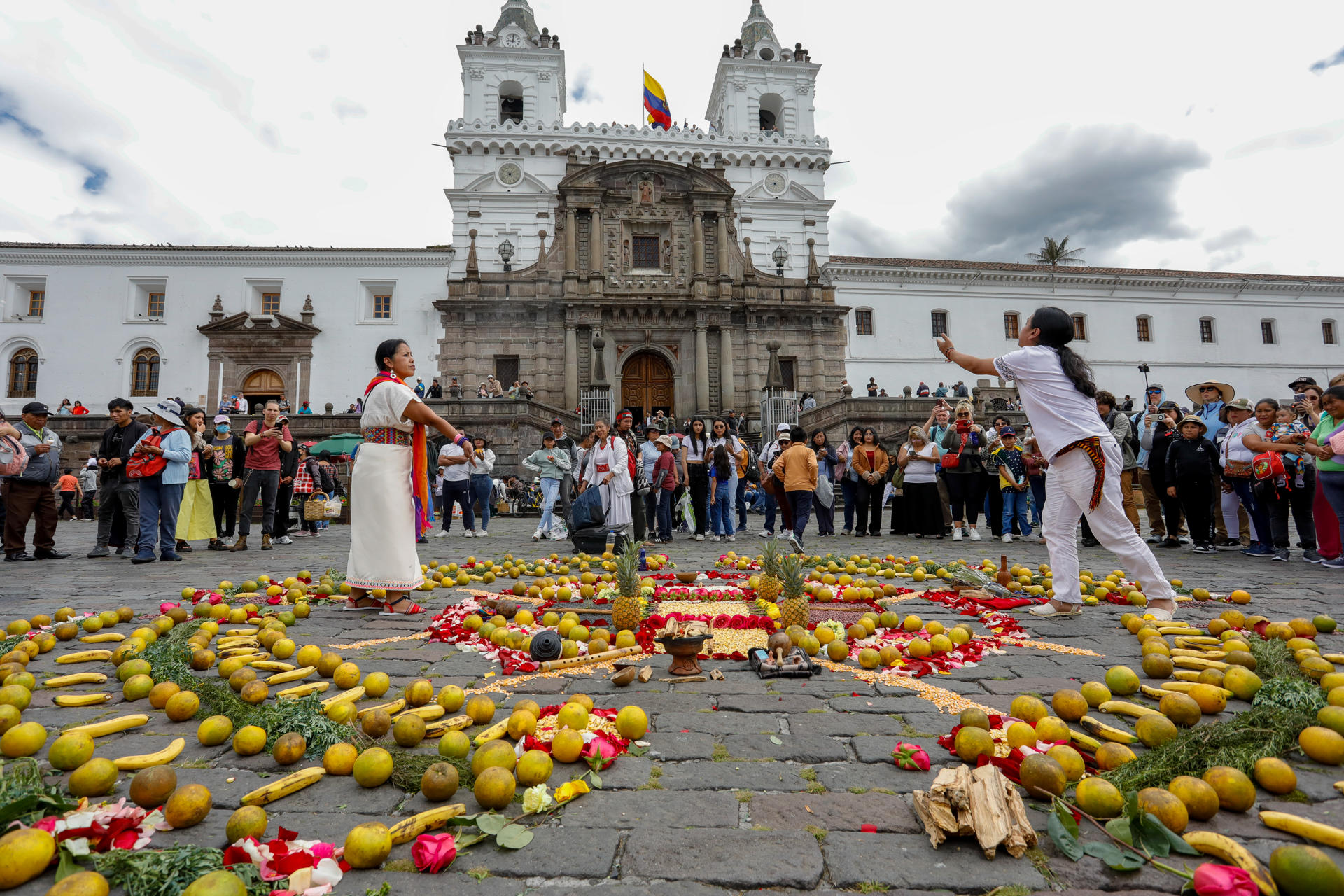 Quito recibe el verano con el Inti Raymi, fiesta de música, danzas ...