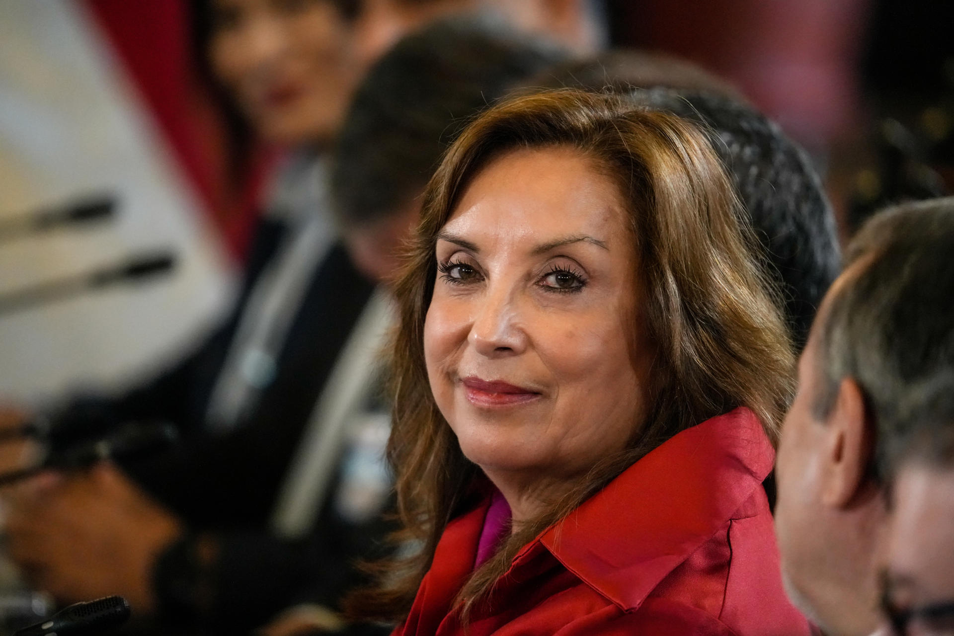 Cirujano de Boluarte le exige que admita que se hizo una cirugía ...