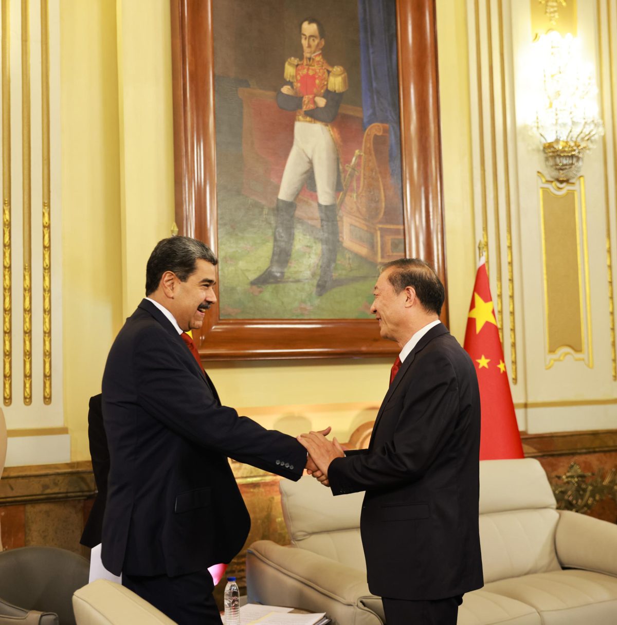 Maduro recibe a miembros del Partido Comunista chino para fortalecer ...