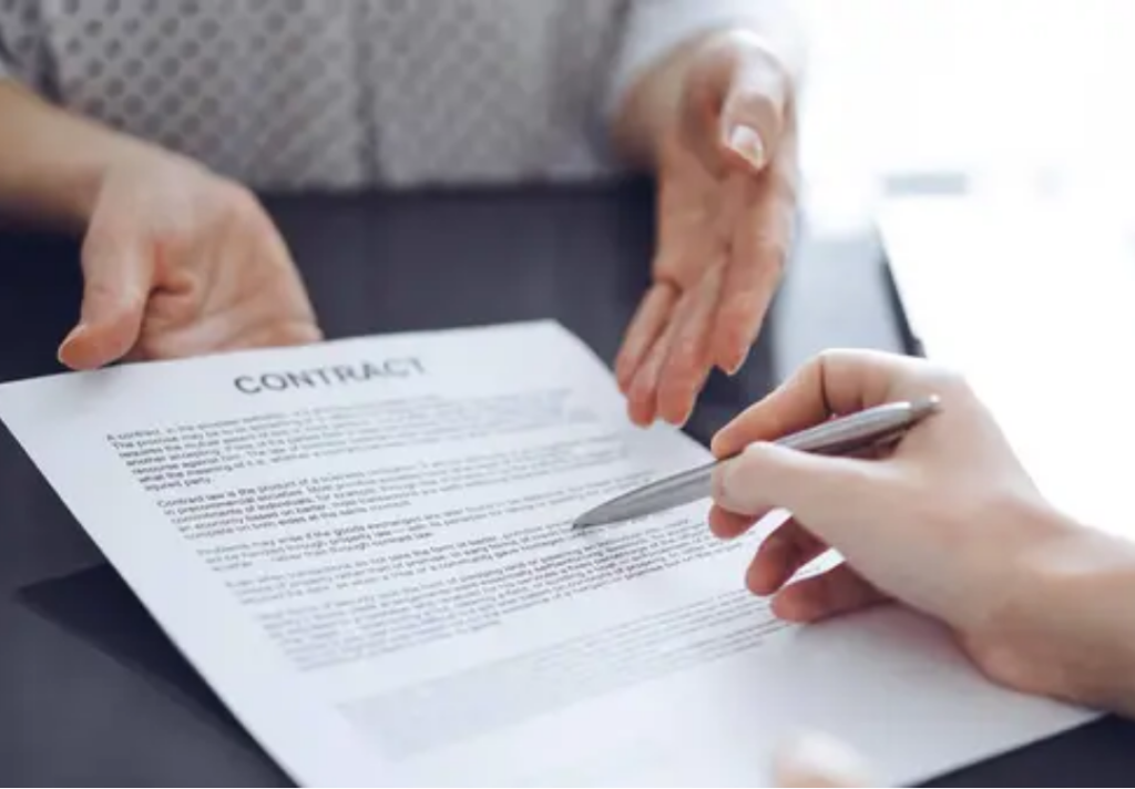 Aprende como conseguir contratos con el gobierno en NC | Qué Pasa