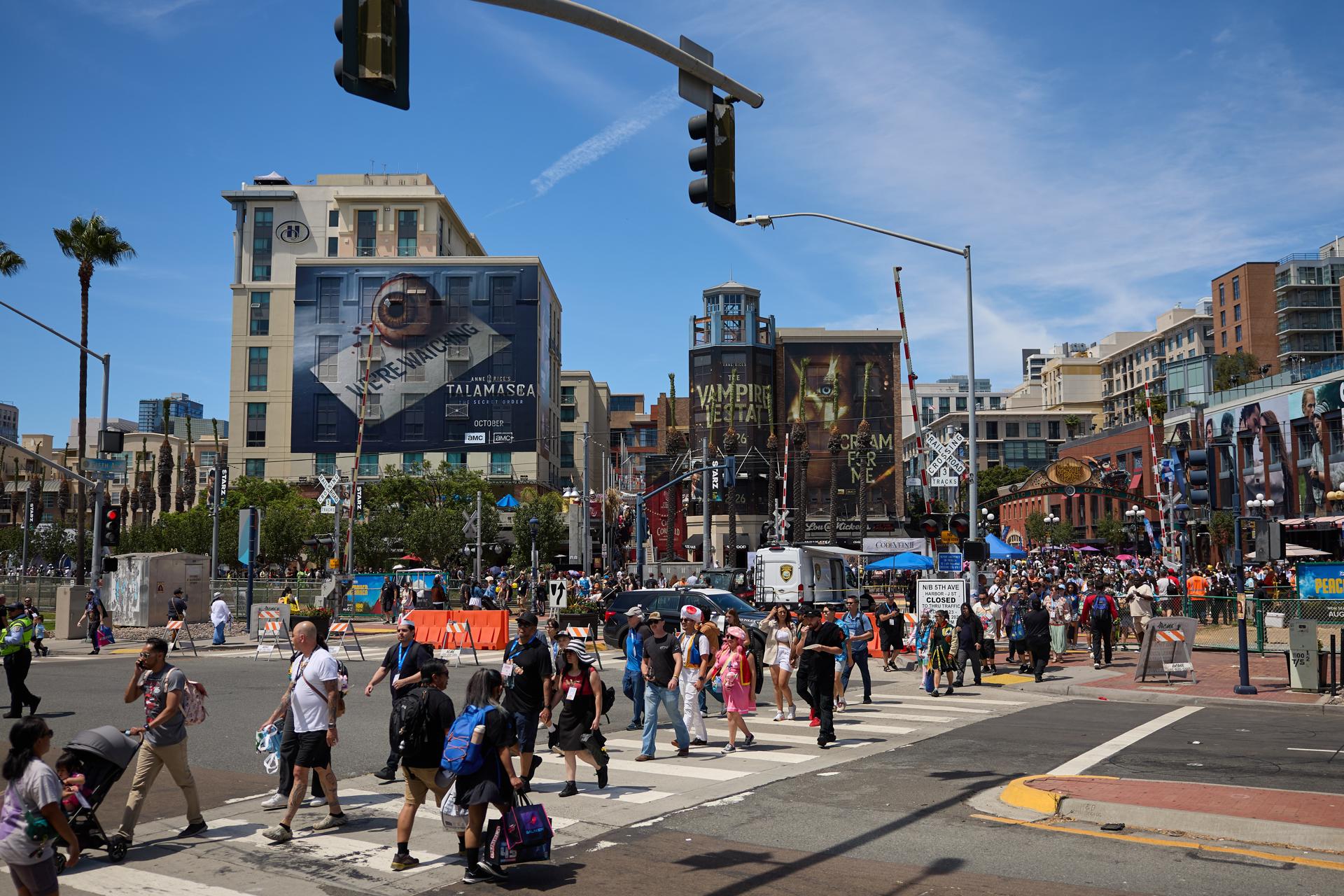 'Resident Alien' se despide en la Comic-Con de San Diego de una serie ...