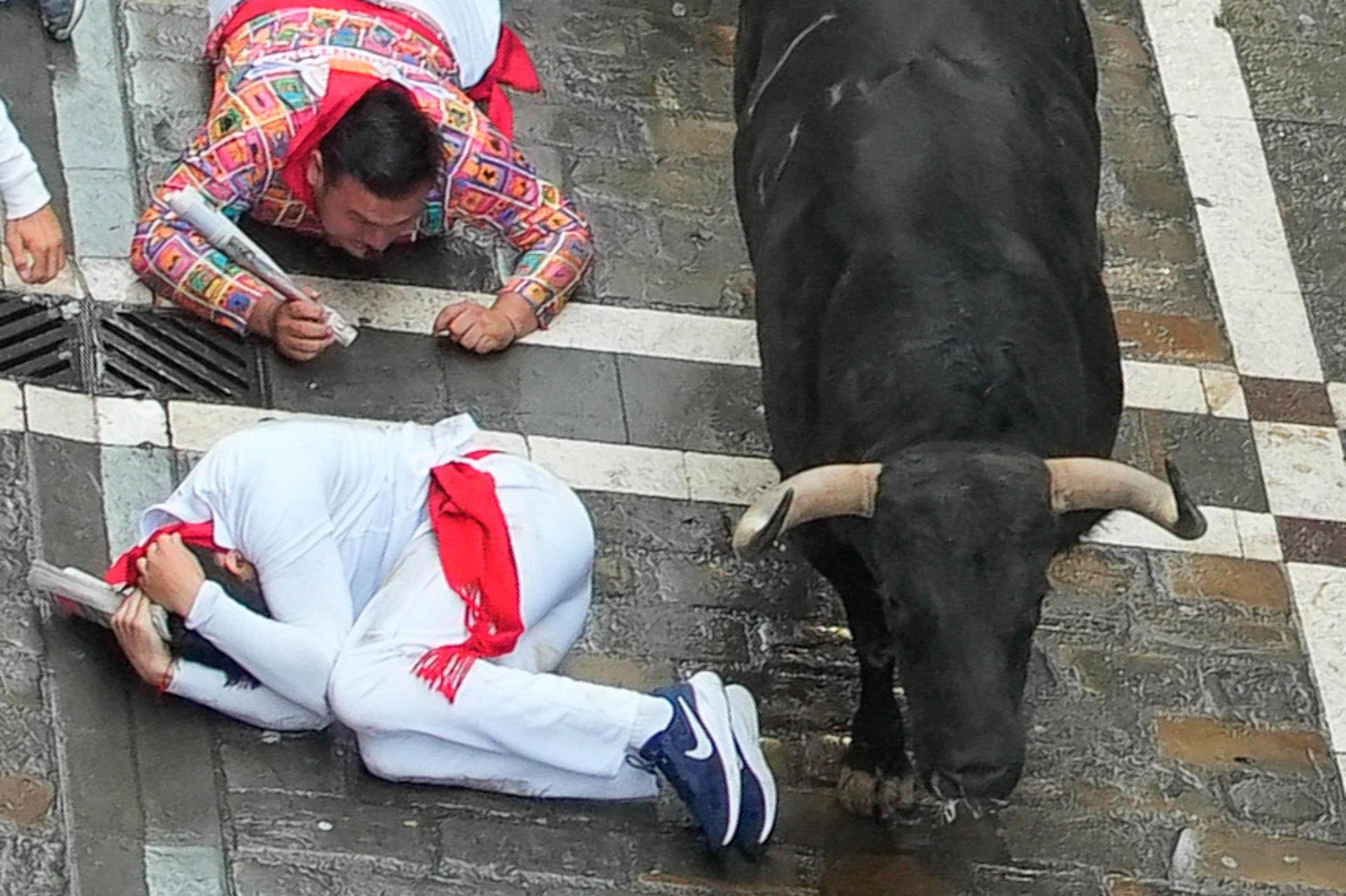 El primer encierro de toros de los sanfermines, muy rápido y ...