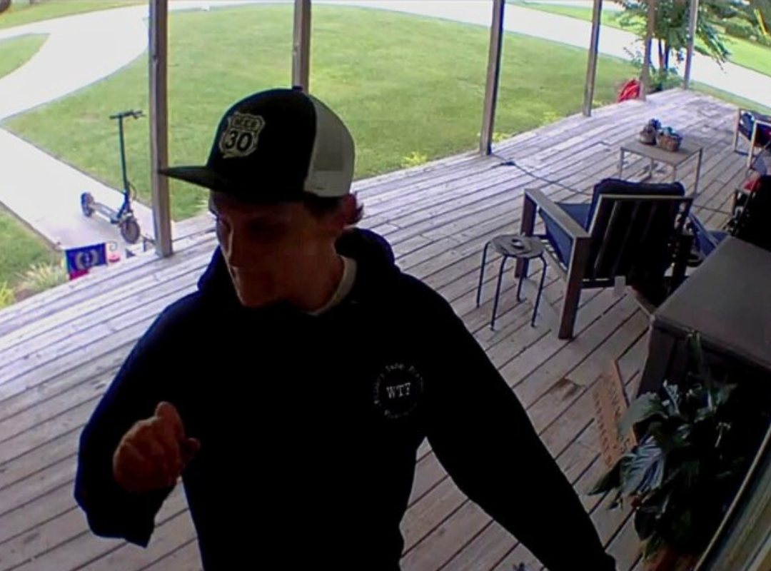 Policía busca a sospechoso de robos en condado de Columbus | Qué Pasa