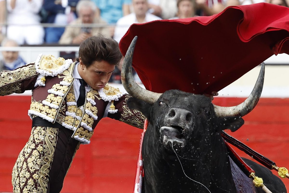 Golpe de autoridad de Roca Rey en Bilbao, a hombros y con la plaza ...