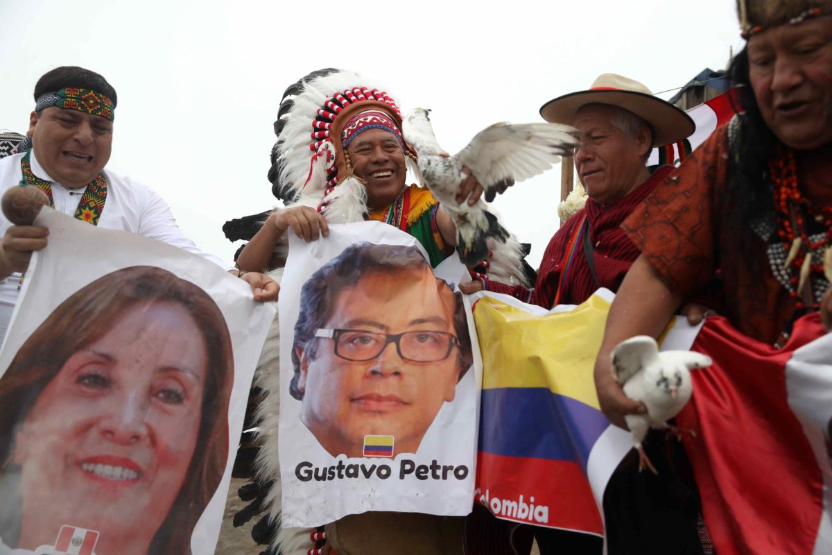 Chamanes peruanos llaman con rituales a la paz y hermandad entre ...