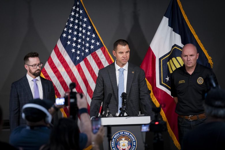 FBI libera al sospechoso del asesinato de Kirk tras interrogarlo | Qué Pasa