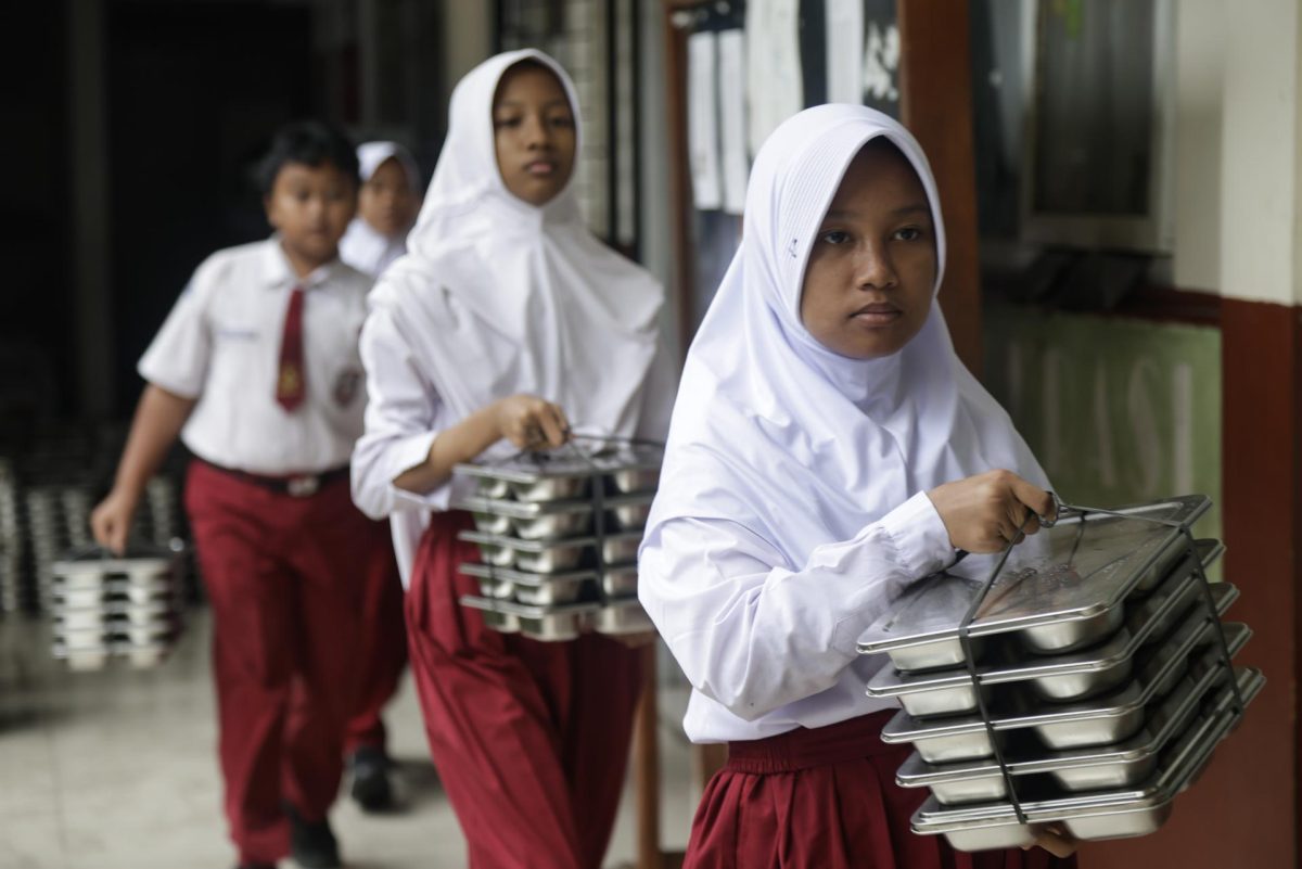 Miles de intoxicaciones sin causa oficial: la polémica comida escolar ...