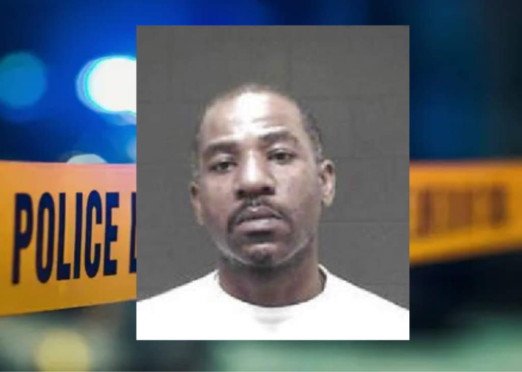 Hombre detenido por dejar arma en casa y niño se dispara | Qué Pasa