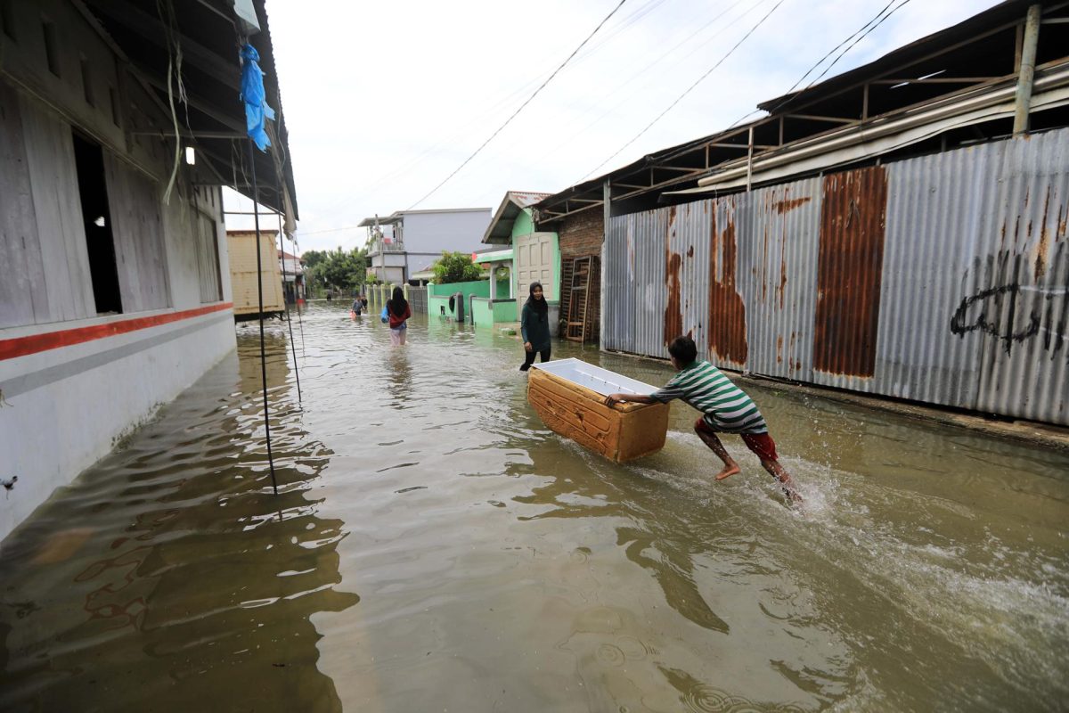 Ascienden a 174 los muertos por las inundaciones en Indonesia | Qué Pasa