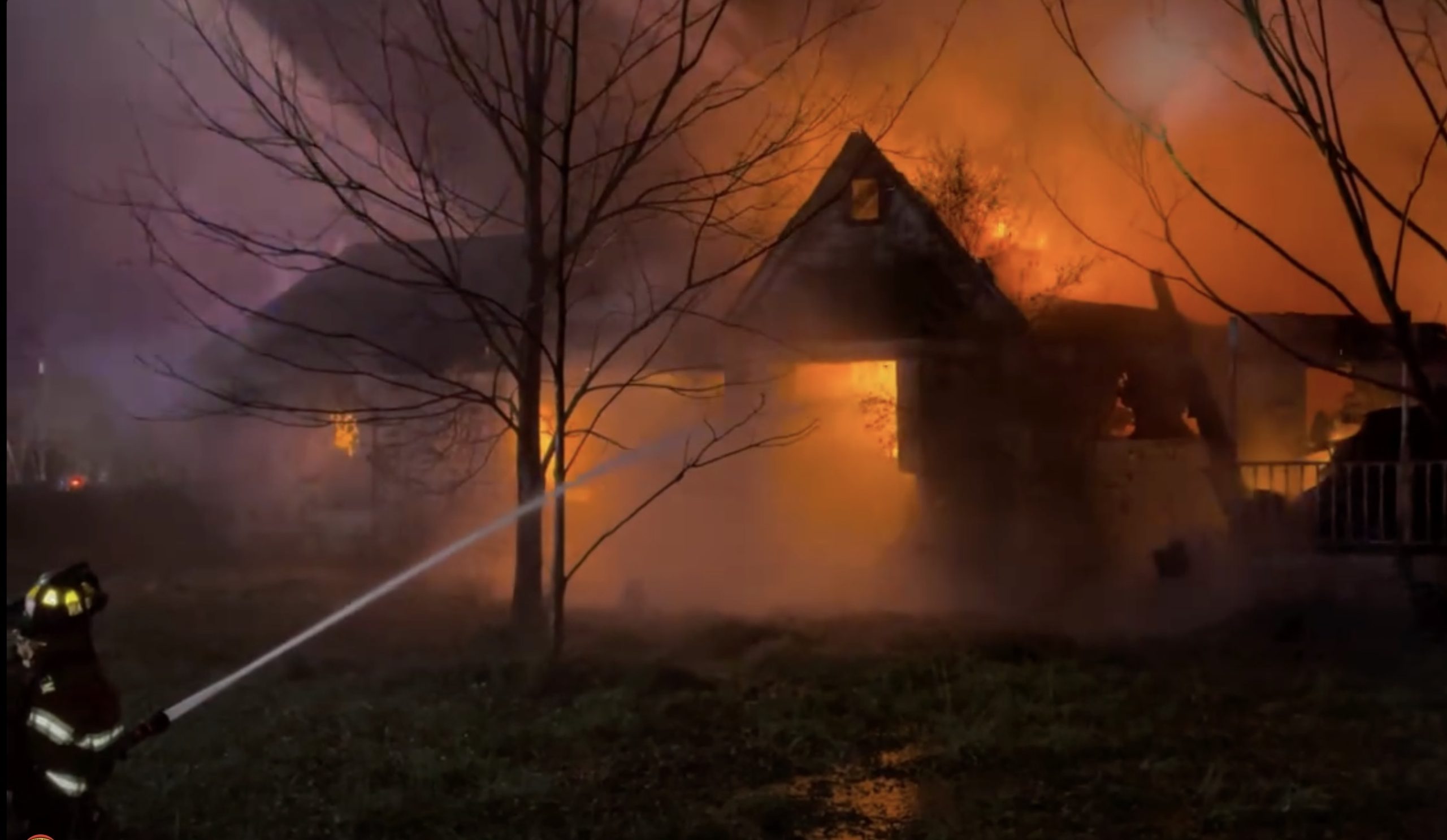 Fuerte incendio de madrugada moviliza a bomberos en Winston-Salem | Qué ...