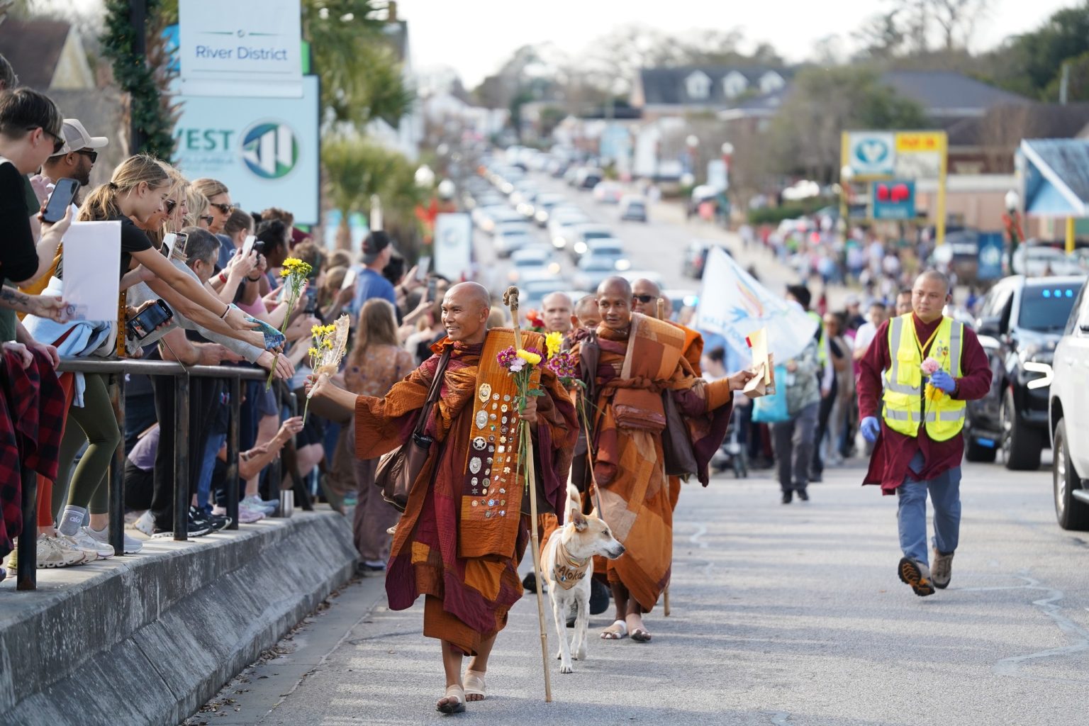 Monjes budistas llegan esta noche a Charlotte: Esta es la ruta | Qué Pasa