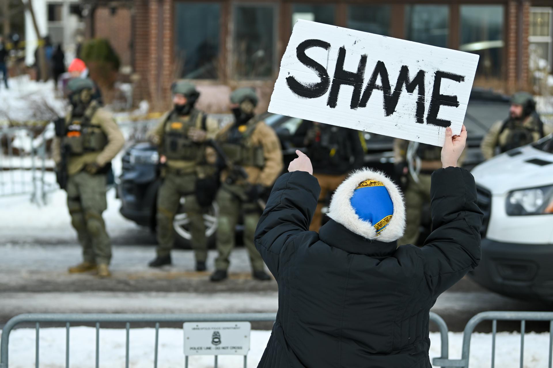 Grupos latinos exigen que ICE rinda cuentas tras matar a mujer en ...