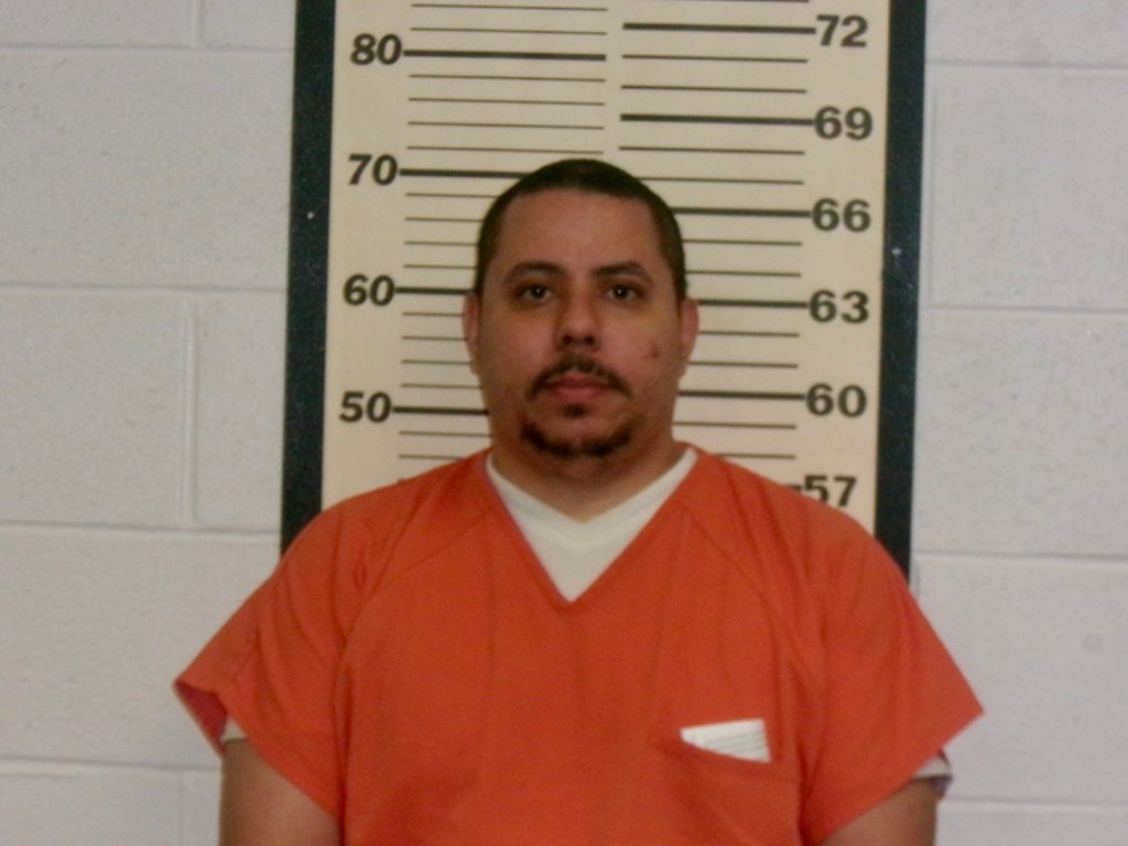 Oficiales de detención golpean y dejan grave a recluso de 71 años | Qué ...