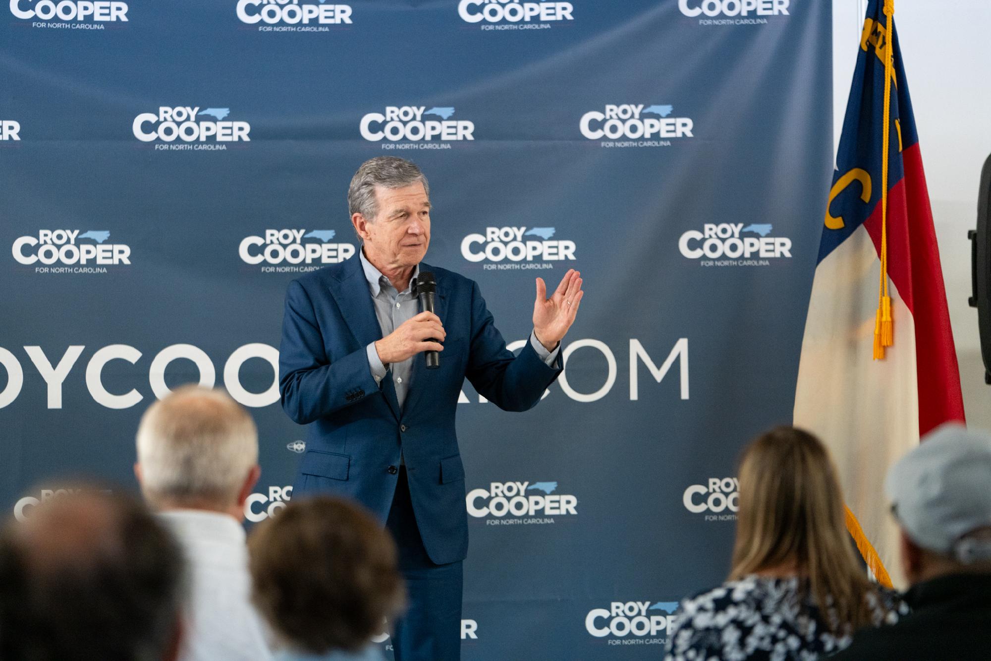 Roy Cooper gana con amplia ventaja la primaria demócrata al Senado ...